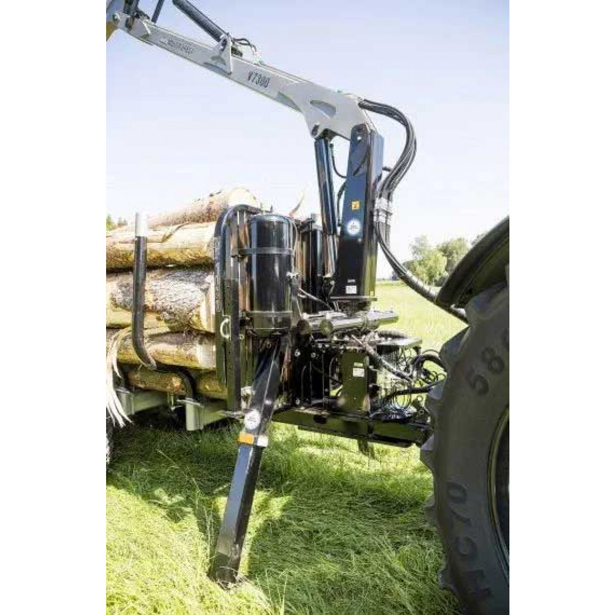 Remorque forestière 8.5 tonnes avec grue télescopique 5.5 mètres