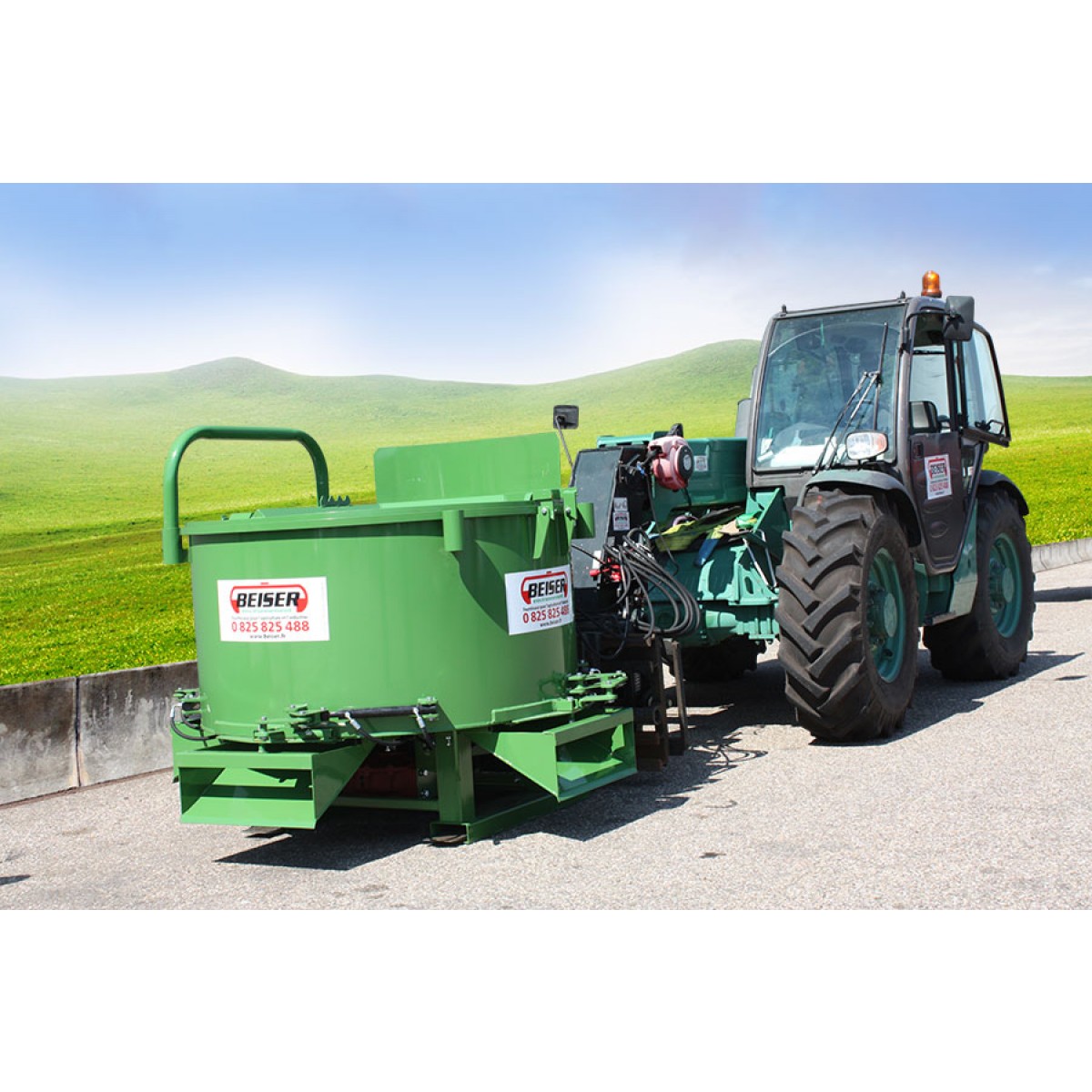 Malaxeur 800 litres avec boîtier hydraulique et 3 trappes de vidange ...