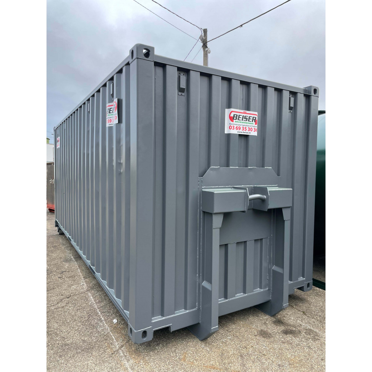 Conteneur maritime 20 pieds sur berce pour camion Ampliroll