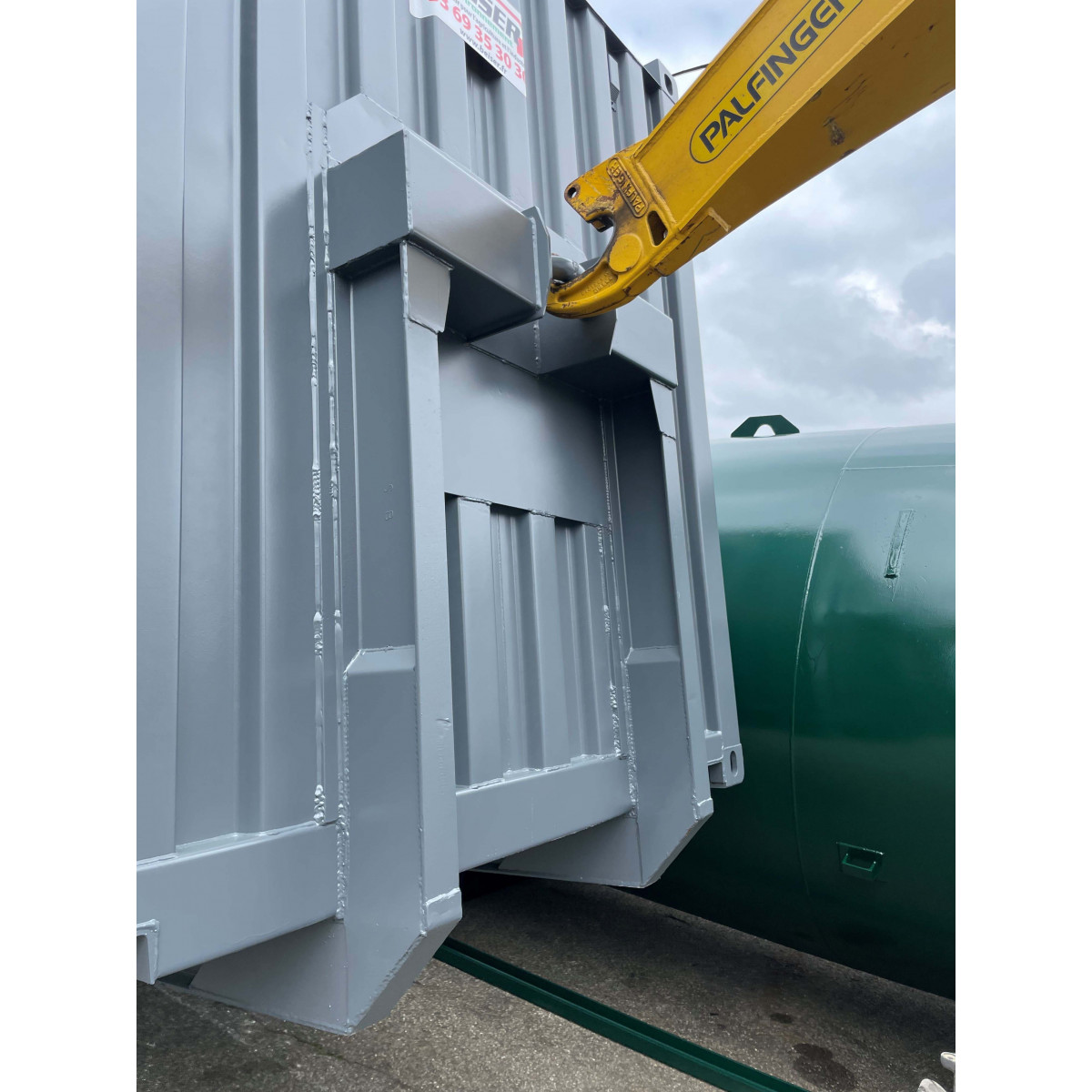 Conteneur maritime 20 pieds sur berce pour camion Ampliroll