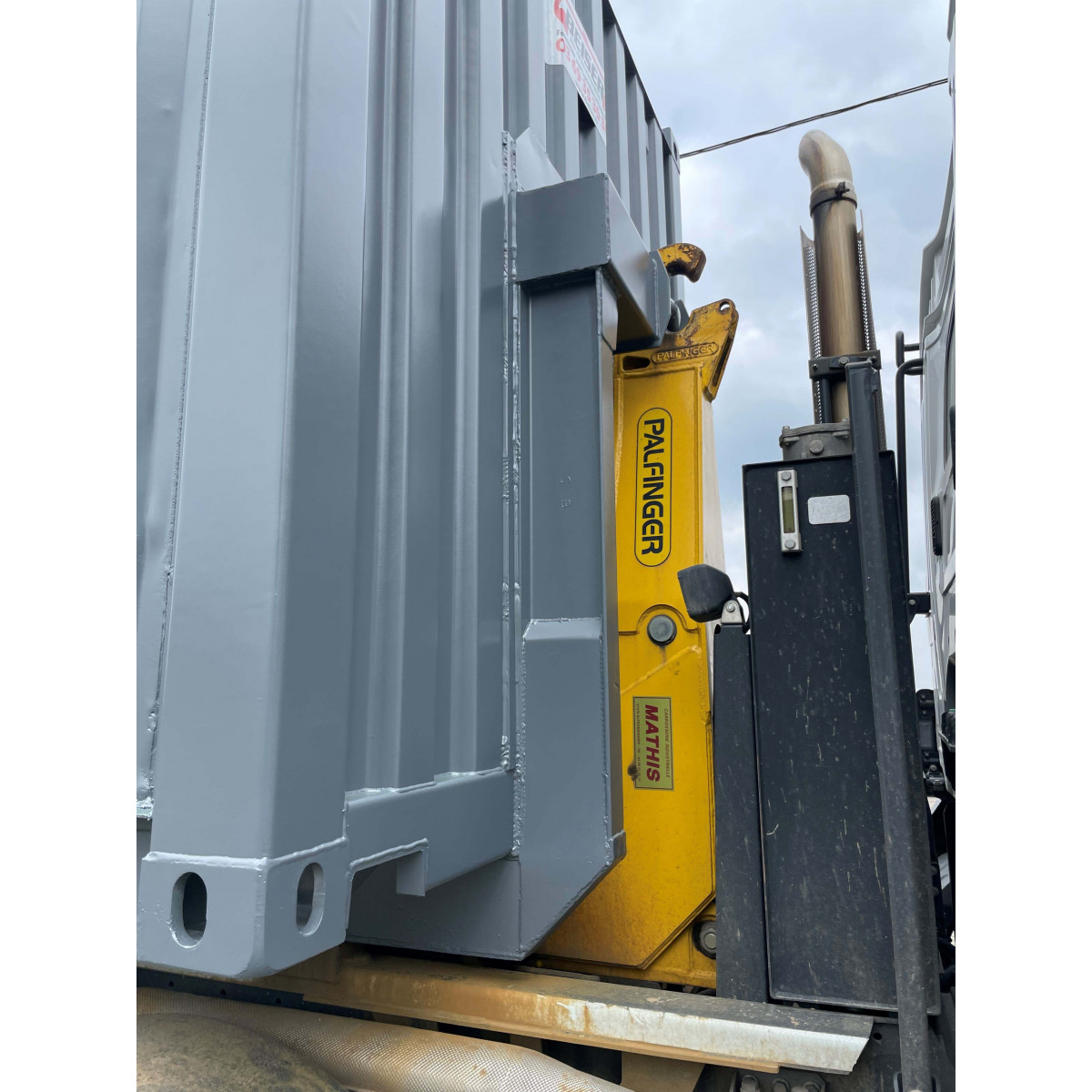 Conteneur maritime 20 pieds sur berce pour camion Ampliroll